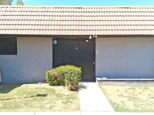 2 BR, 2 BA Apartment 9019 W Elm St, Phoenix, AZ 85037