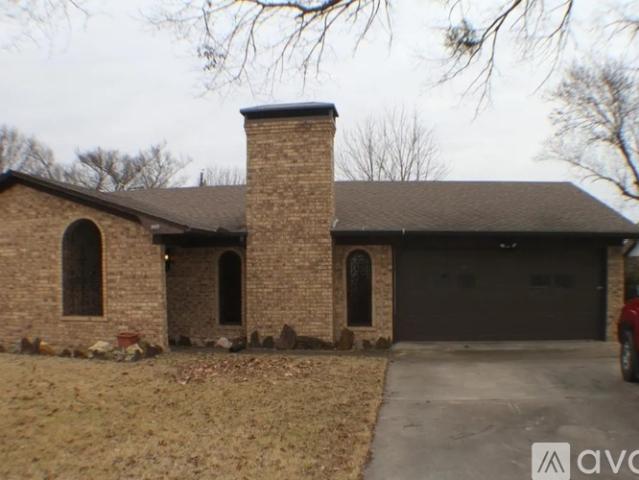 2 BR, 2 BA Apartment 909 S Valentine Dr, Sherman, TX 75090