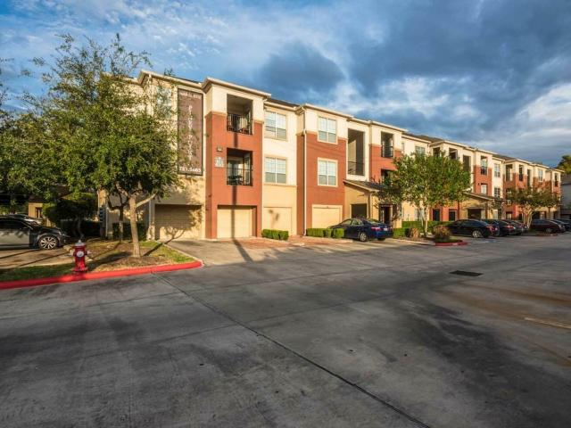 2 BR, 2 BA Apartment 9100 Westheimer Road Unit 2218, Houston, TX 77063