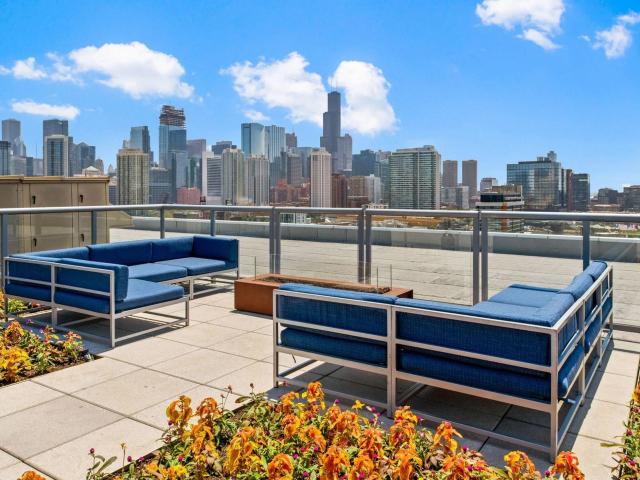 2 BR, 2 BA Apartment 910 West Huron Unit 1310, Chicago, IL 60642
