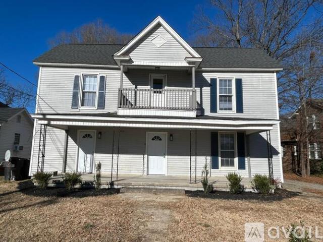 2 BR, 2 BA Apartment 910 N Main St, Unit A, Burlington, NC 27215