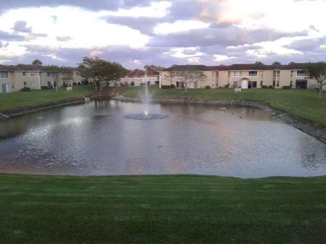2 BR, 2 BA Apartment 911 Twin Lakes Dr, Coral Springs, FL 33071