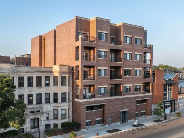 2 BR, 2 BA Apartment 927 W Irving Park Road Unit 927 205, Chicago, IL 60613