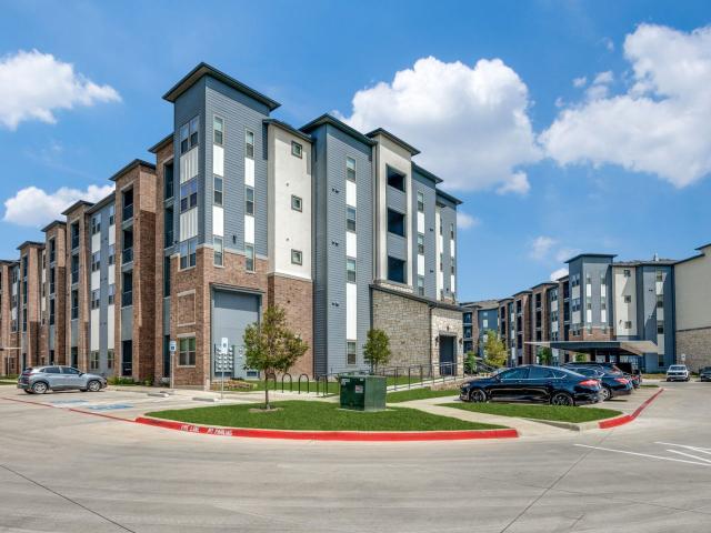 2 BR, 2 BA Apartment 932 Oak Grove Rd Unit 2114, Fort Worth, TX 76115