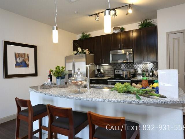 2 BR, 2 BA Apartment 9334 Hufsmith Rd, Tomball, TX 77375