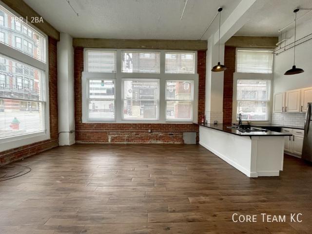 2 BR, 2 BA Apartment 934 Broadway Blvd, Kansas City, MO 64105