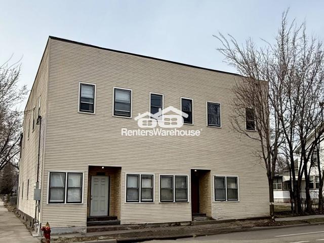 2 BR, 2 BA Apartment 935 Sims Ave, Saint Paul, MN 55106