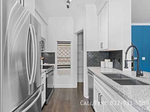 2 BR, 2 BA Apartment 9389 Huffmeister Rd, Houston, TX 77095