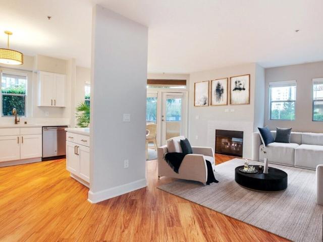 2 BR, 2 BA in Beverly Center Miracle Mile