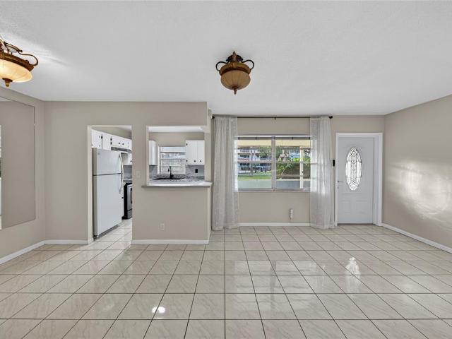 2 BR, 2 BA in Beverly Hills