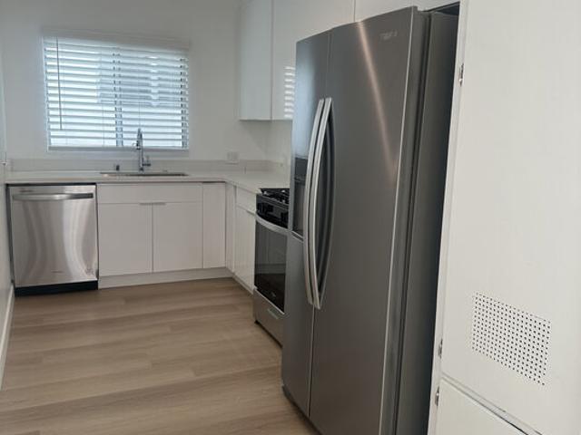 2 BR, 2 BA in Beverly Hills