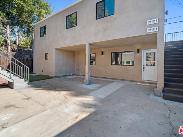 2 BR, 2 BA in Beverlywood