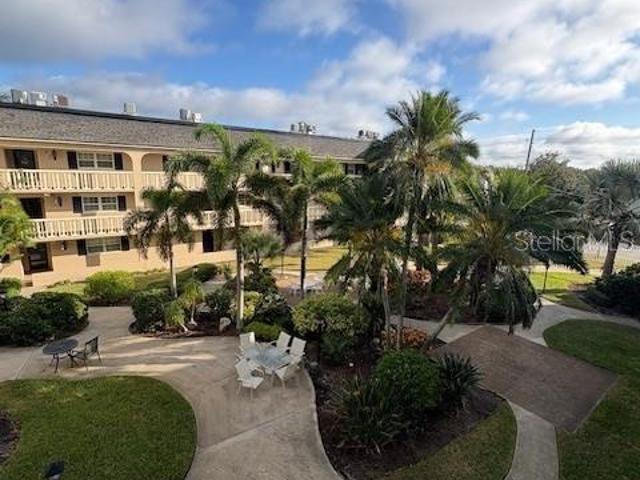 2 BR, 2 BA in Belleair Bluffs