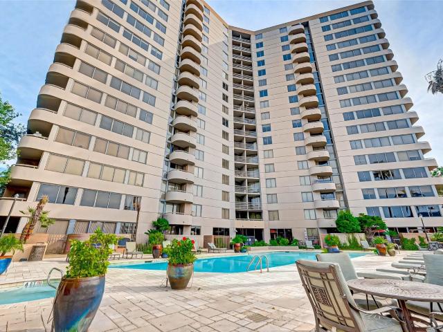 2 BR, 2 BA in Galleria