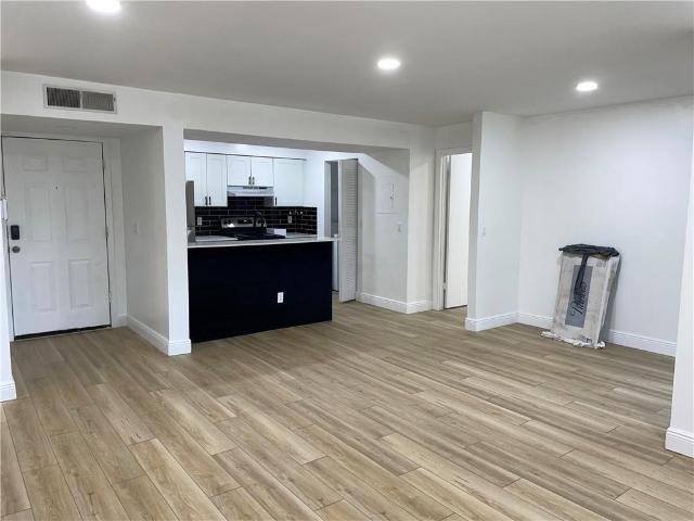 2 BR, 2 BA in Gardens