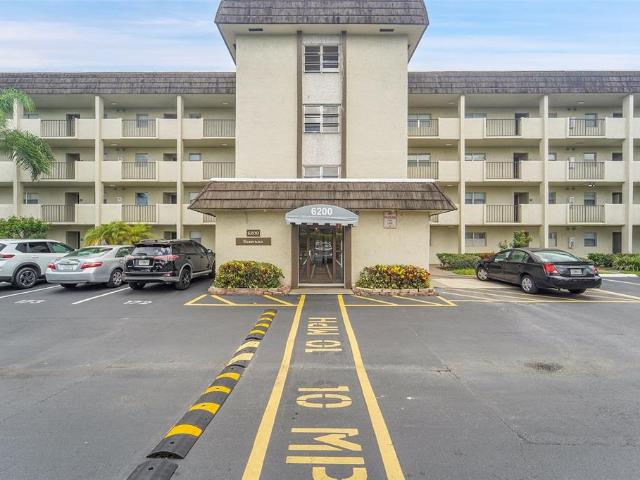 2 BR, 2 BA in Greens of Inverrary