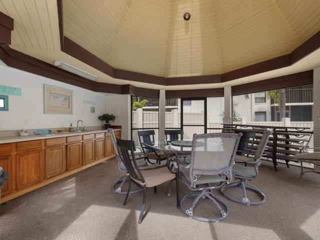 2 BR, 2 BA in Gulf Gate Estates