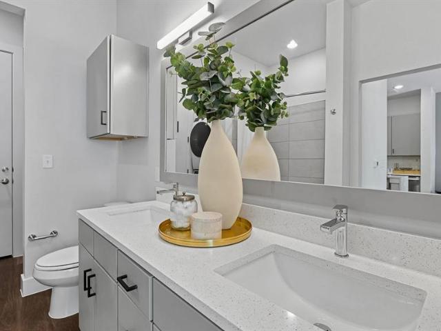 2 BR, 2 BA in Eastside