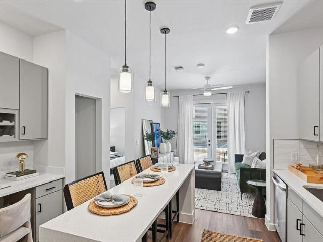 2 BR, 2 BA in Eastside