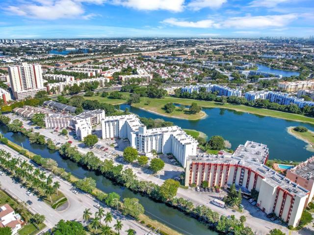 2 BR, 2 BA in Fountainebleau