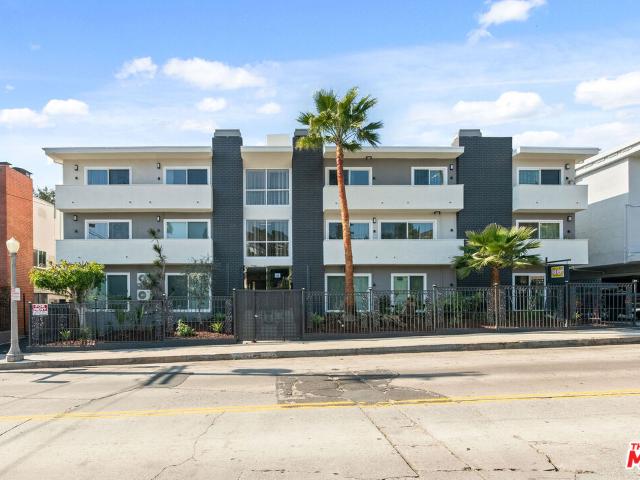 2 BR, 2 BA in Hollywood Hills East