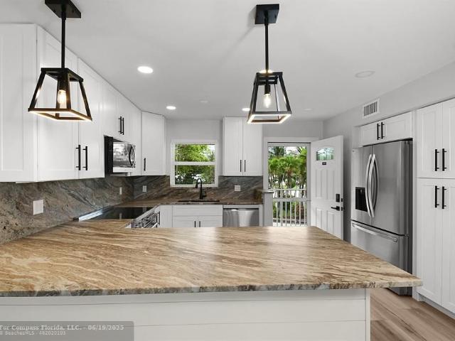2 BR, 2 BA in Hutchinson Island South