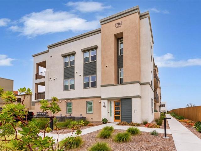 2 BR, 2 BA in Newhall Ranch