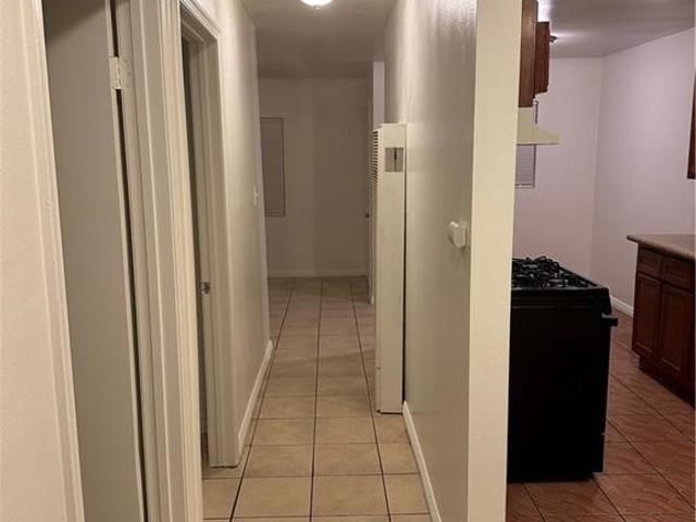 2 BR, 2 BA in Watts