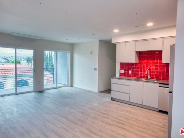 2 BR, 2 BA in Van Nuys