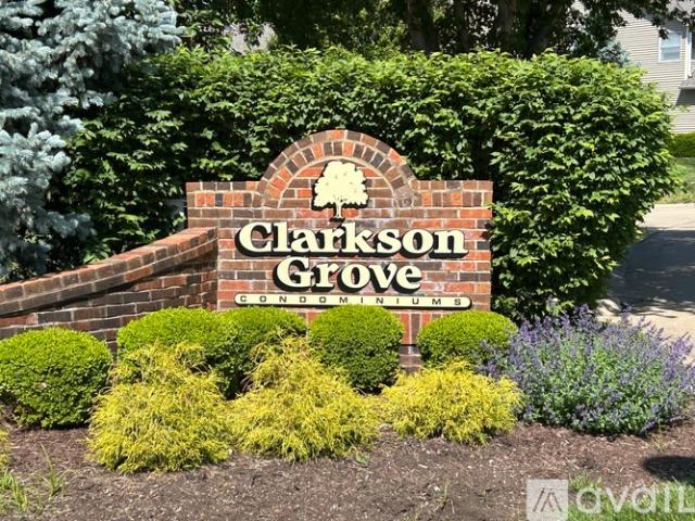 2 BR, 3.5 BA Apartment 16252 Lea Oak Court, Unit 16252, Chesterfield, MO 63017
