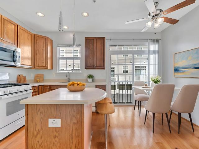 2 BR, 3.5 BA Apartment 4287 S Capitol St SW, Washington, DC 20032