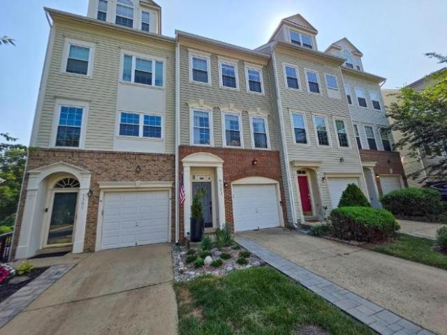 2 Br, 3 bath, Townhouse 5303 Arapaho Ln