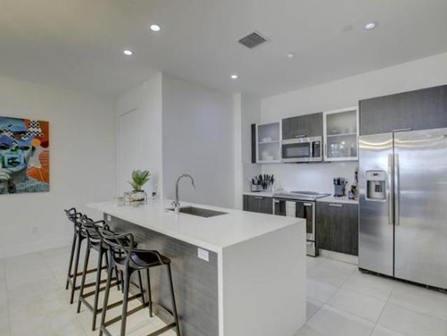 2 Br, 3 bath, Townhouse/Brownstone/RowHouse 1045 NE 18th Avenue