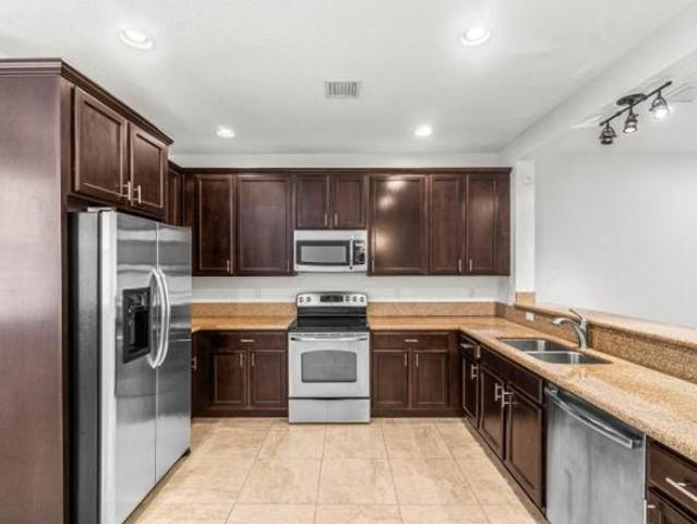 2 Br, 3 bath, Townhouse/Brownstone/RowHouse 109 E Coda Circle