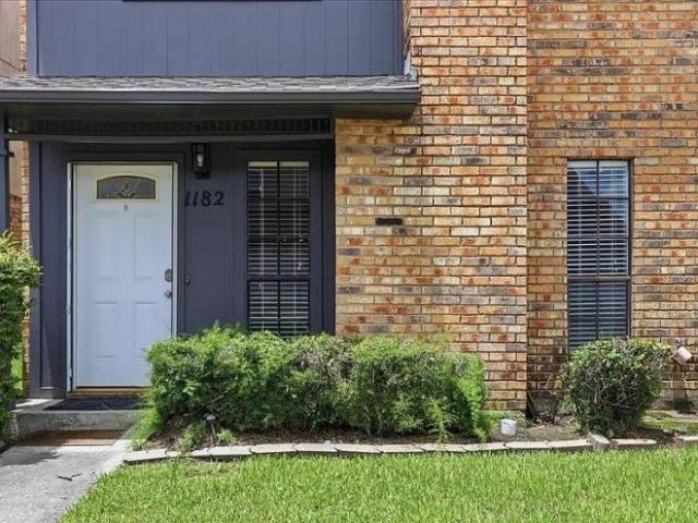 2 Br, 3 bath, Townhouse/Brownstone/RowHouse 1182 Green Meadow