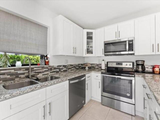 2 Br, 3 bath, Townhouse/Brownstone/RowHouse 1251 S Federal Highway