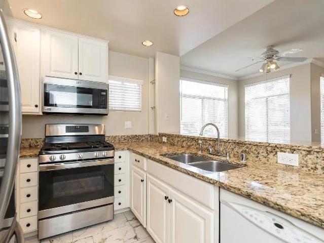 2 Br, 3 bath, Townhouse/Brownstone/RowHouse 12604 Carmel Country Rd