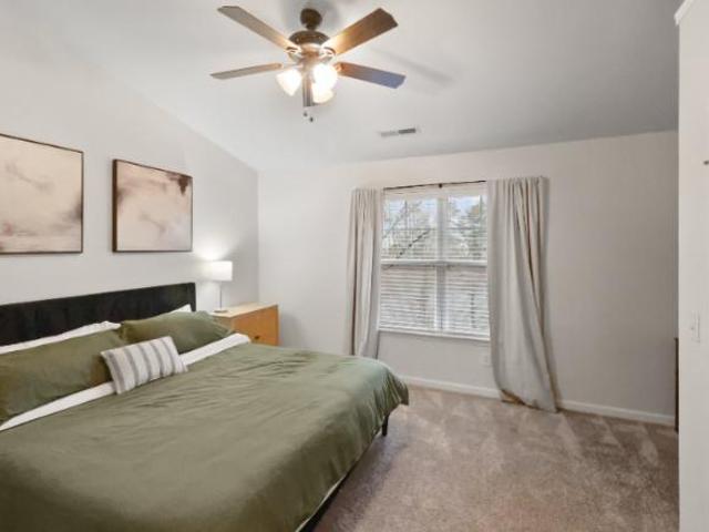 2 Br, 3 bath, Townhouse/Brownstone/RowHouse 128 Stratford Lakes Dr