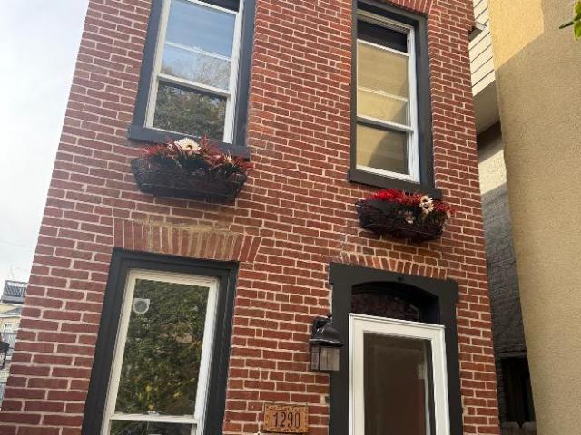 2 Br, 3 bath, Townhouse/Brownstone/RowHouse 1290 Battery Ave