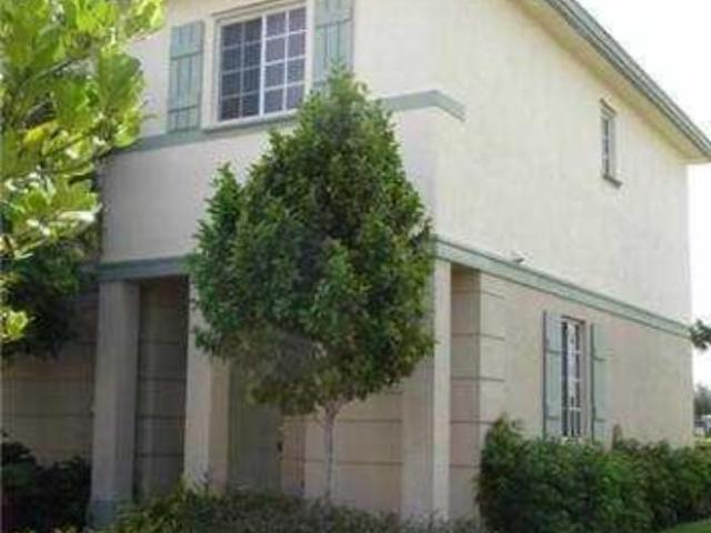 2 Br, 3 bath, Townhouse/Brownstone/RowHouse 1221 Lucaya Dr