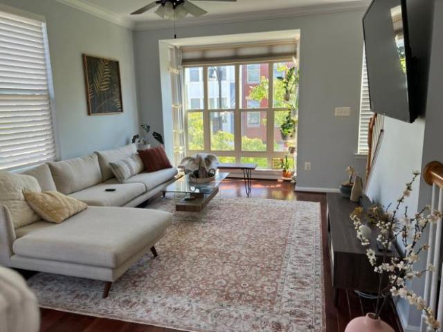 2 Br, 3 bath, Townhouse/Brownstone/RowHouse 122 Lloyd St