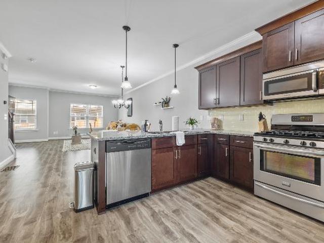 2 Br, 3 bath, Townhouse/Brownstone/RowHouse 1365 Memorial Dr SE