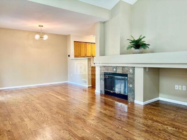 2 Br, 3 bath, Townhouse/Brownstone/RowHouse 1397 W 112th Ave