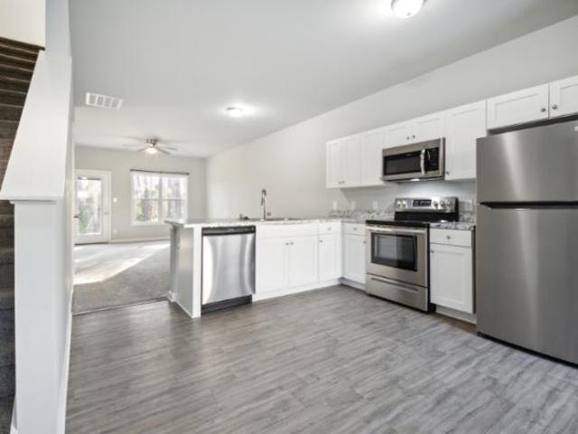 2 Br, 3 bath, Townhouse/Brownstone/RowHouse 131 Buckhorn Ave