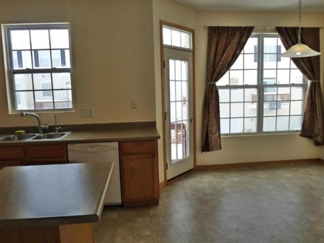 2 Br, 3 bath, Townhouse/Brownstone/RowHouse 1577 Turtle Creek Lane