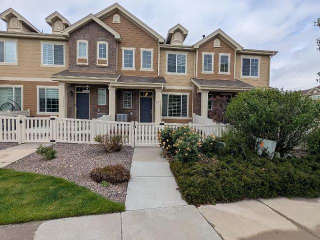 2 Br, 3 bath, Townhouse/Brownstone/RowHouse 15952 W 63rd Ln