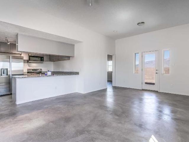 2 Br, 3 bath, Townhouse/Brownstone/RowHouse 1517 Meadowlark Ln SE