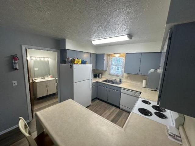 2 Br, 3 bath, Townhouse/Brownstone/RowHouse 1727 N Lincoln St