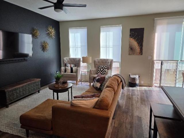 2 Br, 3 bath, Townhouse/Brownstone/RowHouse 18250 N Cave Creek Rd