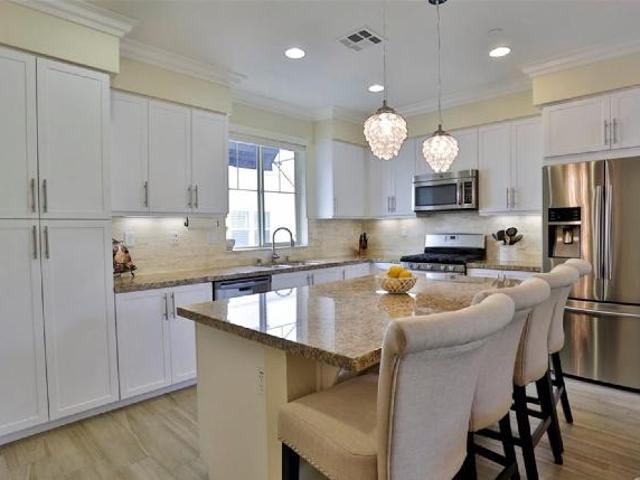 2 Br, 3 bath, Townhouse/Brownstone/RowHouse 19 Abarrota St